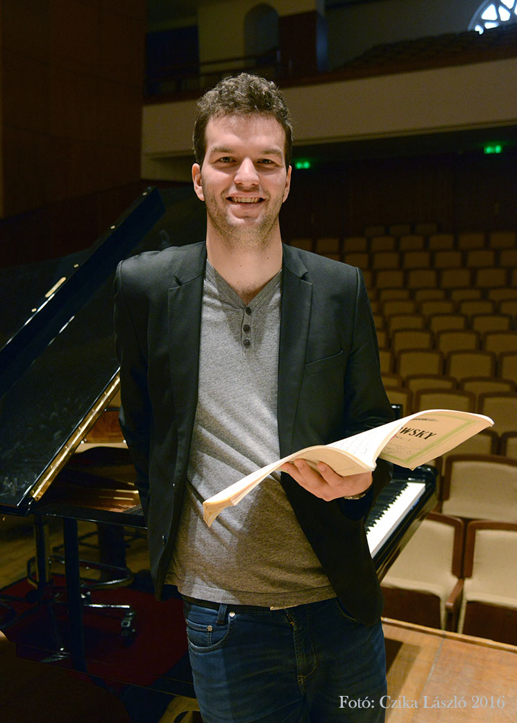 Mark Stringer, Kiss Márton és a Savaria Szimfonikus Zenekar - alon.hu