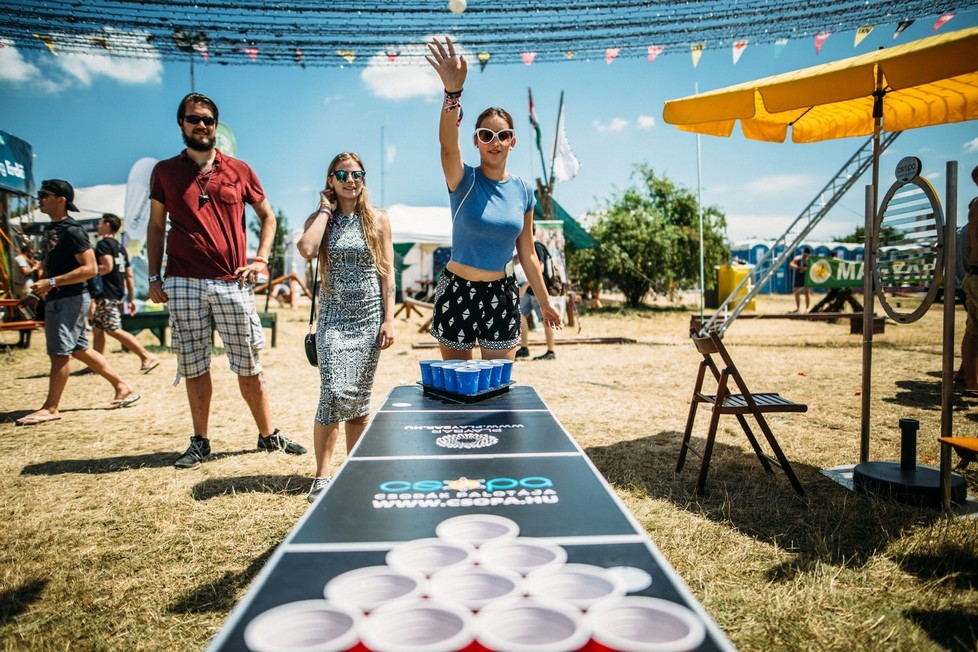 Jó csajok, jó pasik, sztárok és extrém figurák - képek a 2016-os Volt ...