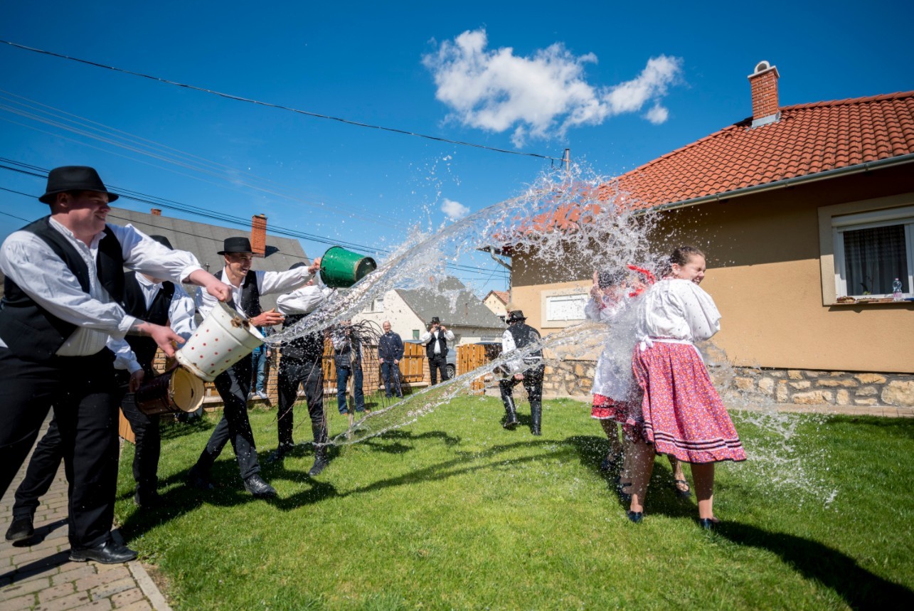 Húsvéti locsolkodás 2018-ban - Fotók - alon.hu
