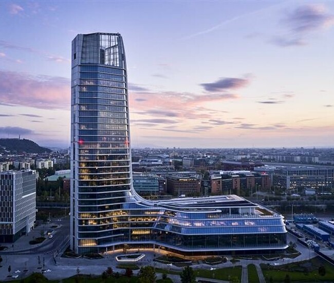 Megnyílt a Mol toronyháza - Lehet menni a panorámateraszra - alon.hu